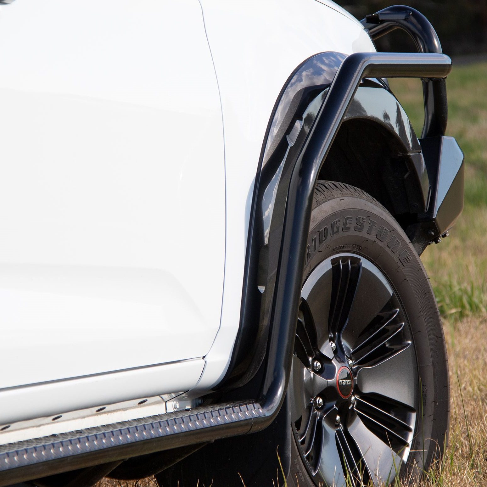 ISUZU D-MAX 2020+ SIDE STEPS & RAILS - Uroffroad Kuwait